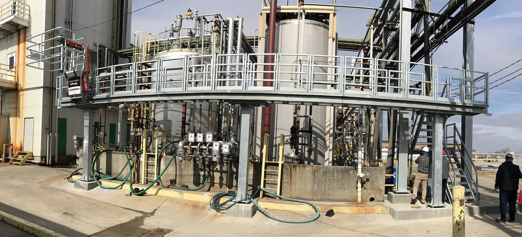 track-mounted-gangway-installation - SafeRack