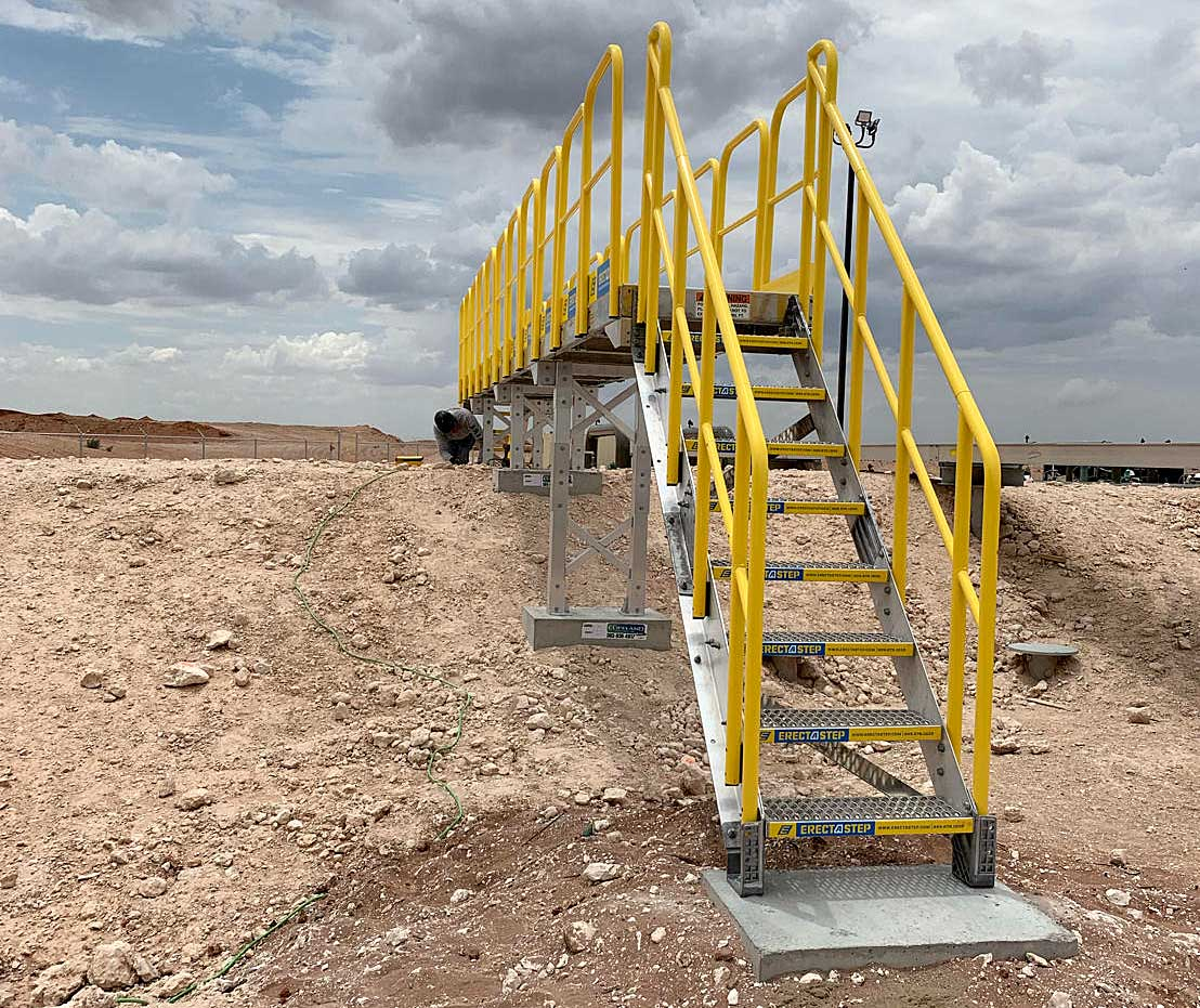 8-Step-Metal-Stair-Containment-Berm-Crossover - SafeRack