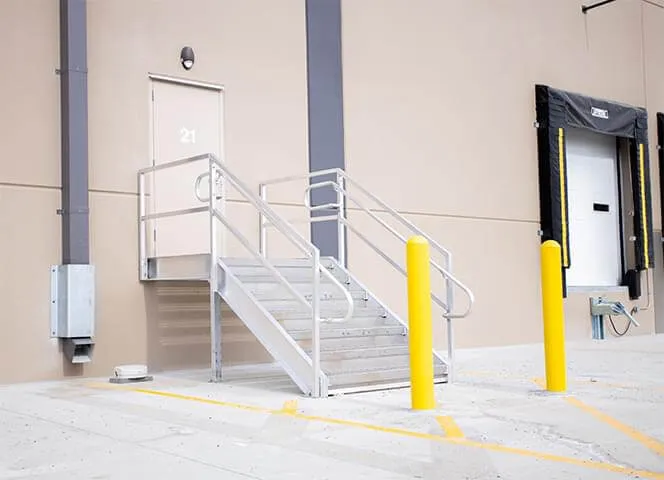 warehouse-loading-dock-steps-side-view-UI - SafeRack